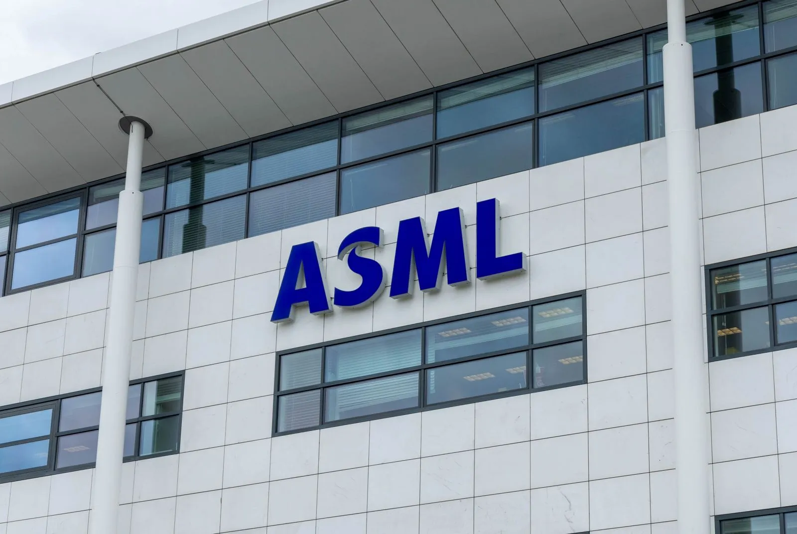 ASML Bets Big on French AI Champion｜Daily News Digest｜2025-09-10｜web only