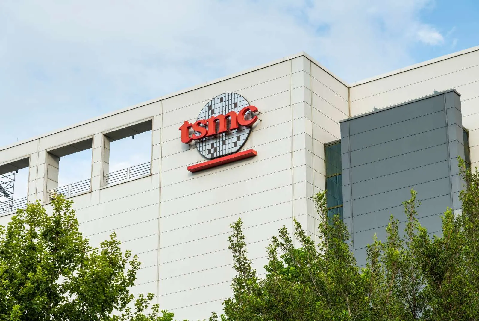 TSMC Taking Over Intel’s Fabs? A High-Profile Dinner and Insider Clues｜Industry｜2025-02-21｜web only