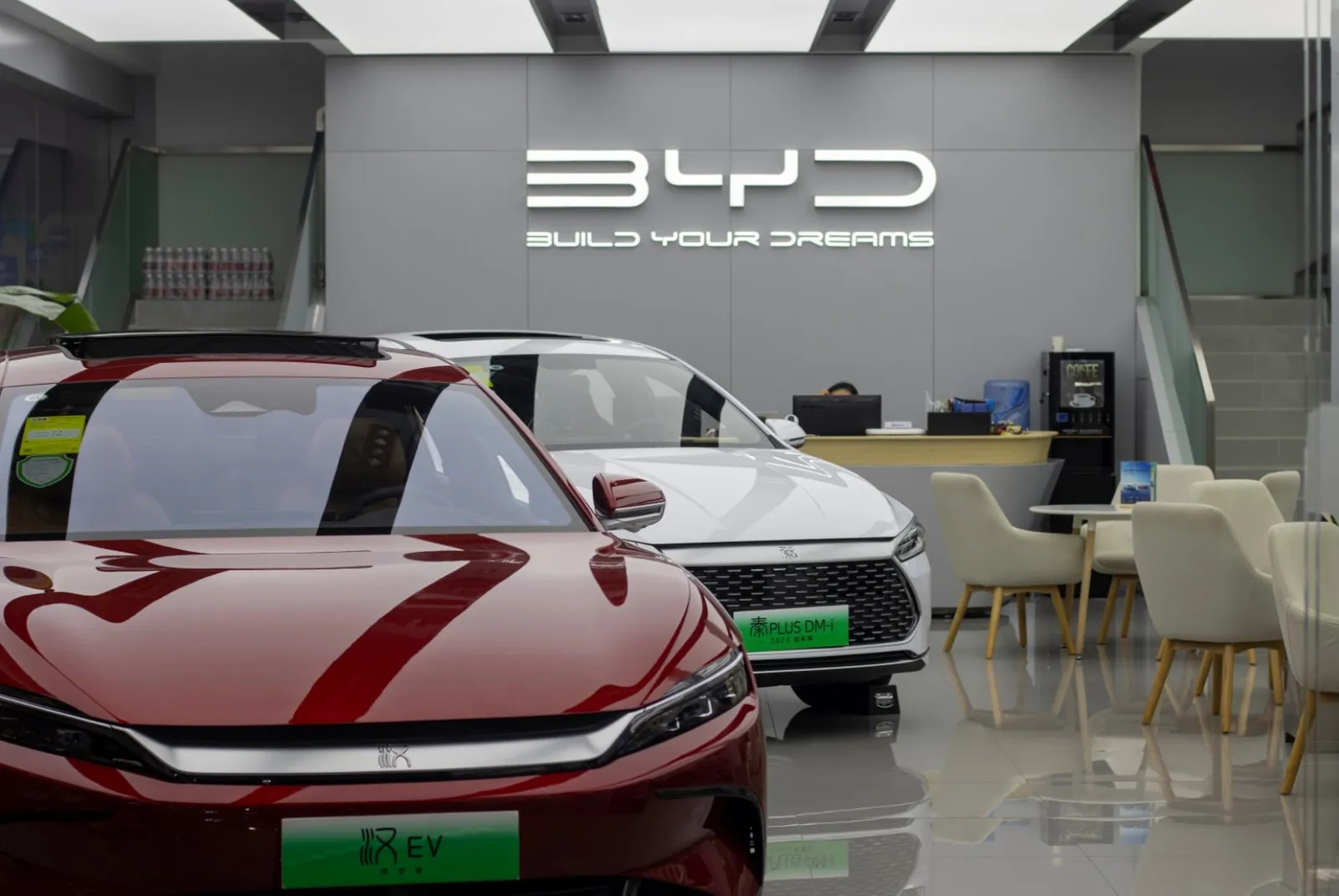 Tesla plunges, BYD surges｜Daily News Digest｜2025-08-29｜web only